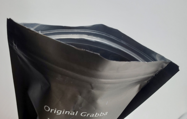 Storing and keeping Grabba Leaf fresh